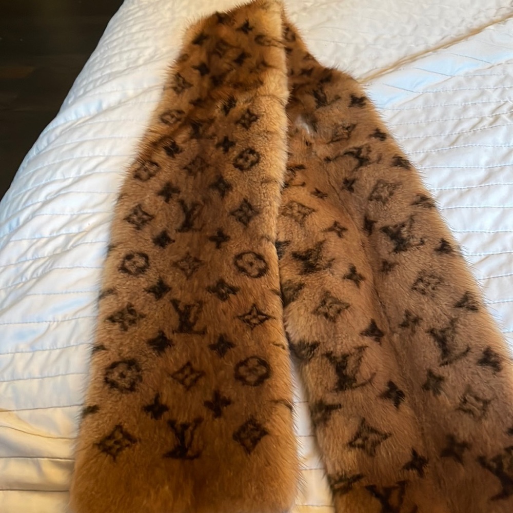 Louis Vuitton. Fur Mink Scarf Brown And Dark Brown Lv… - Gem
